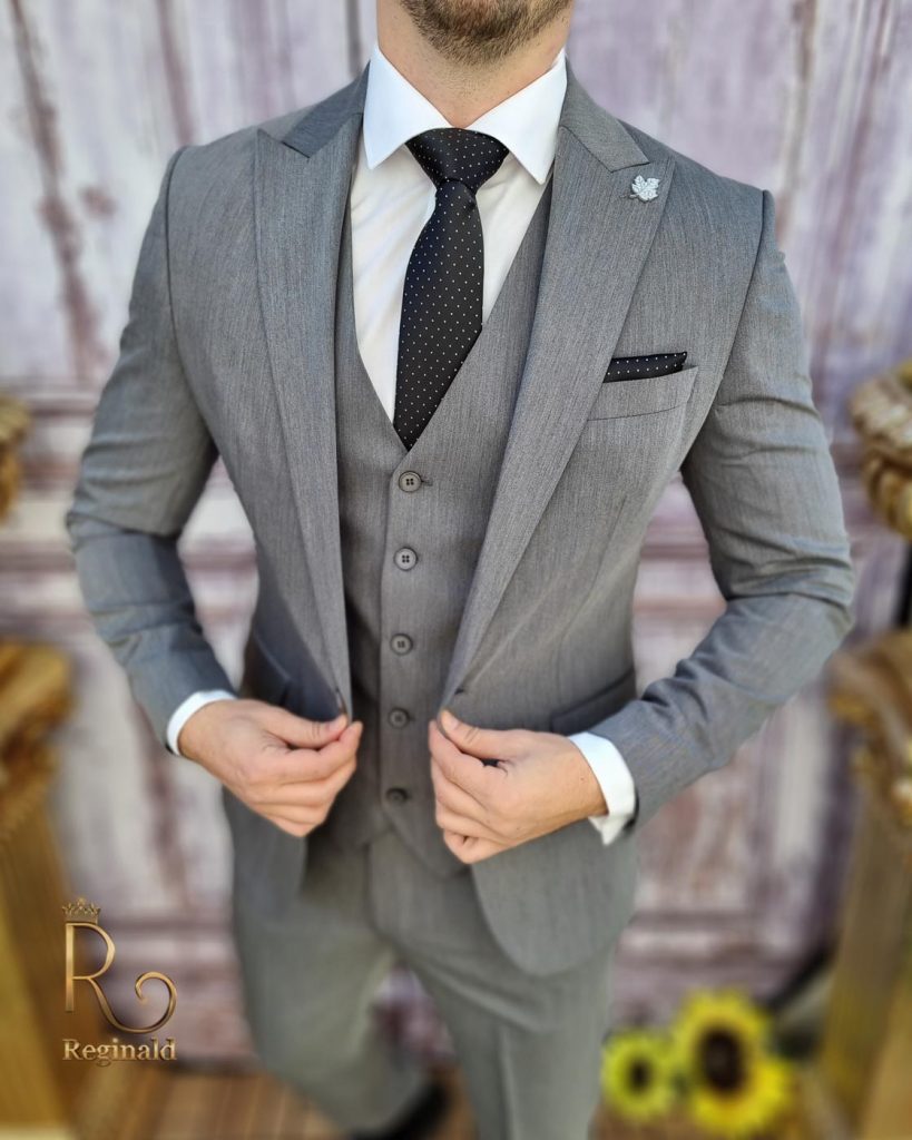 Costume de barbati elegante nunta, botez sau business la moda