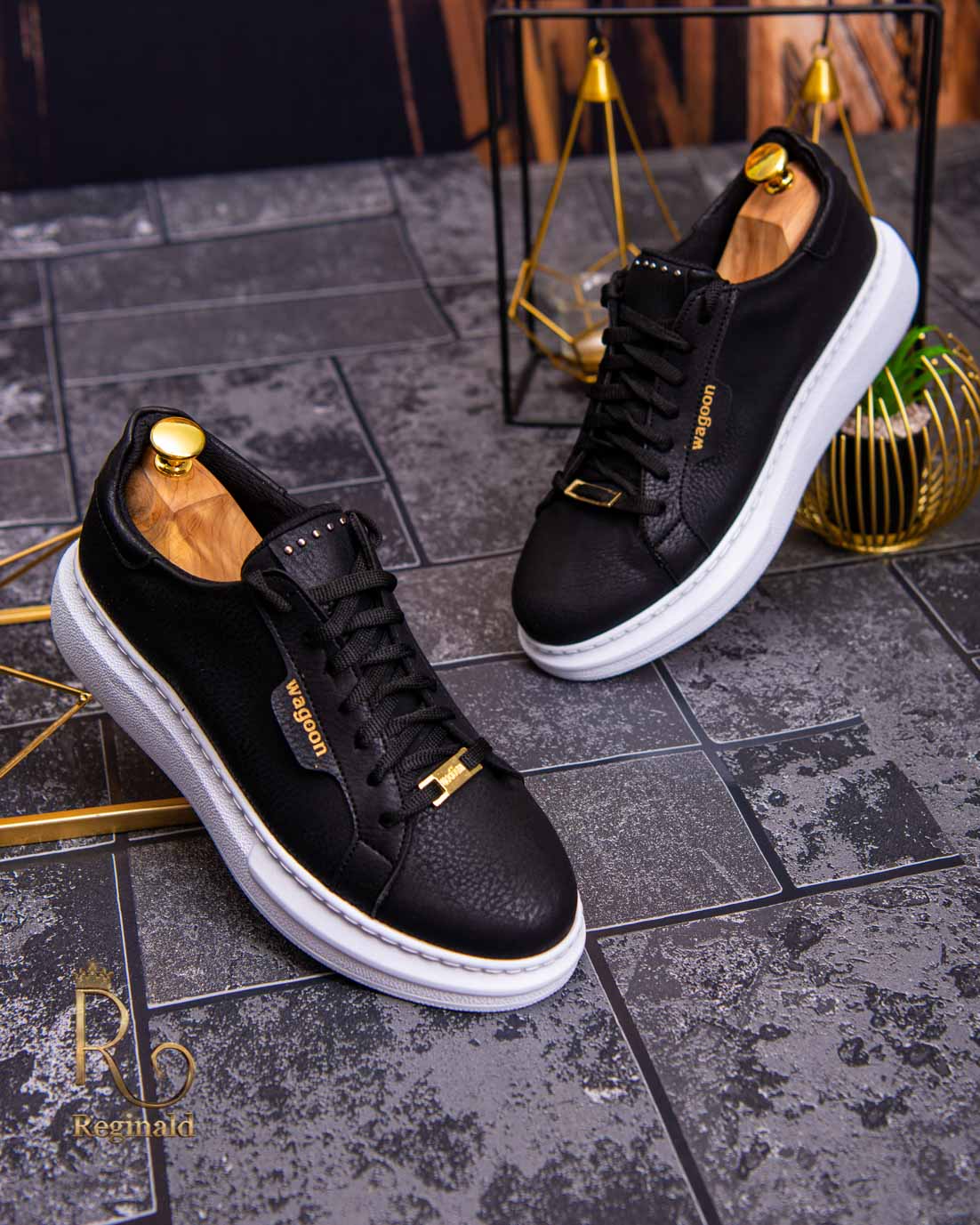 Teniși de bărbați cu talpa alba înaltă, Negri cu șiret – AD403