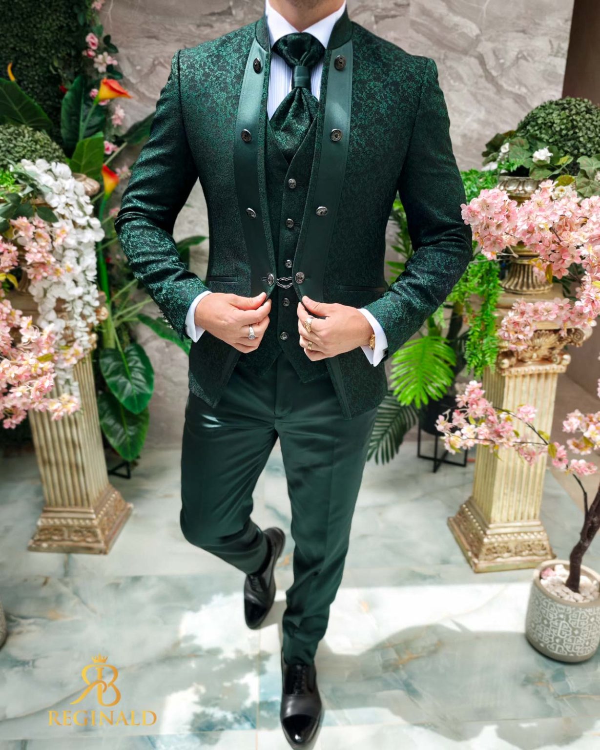 Costume de barbati elegante nunta, botez sau business la moda